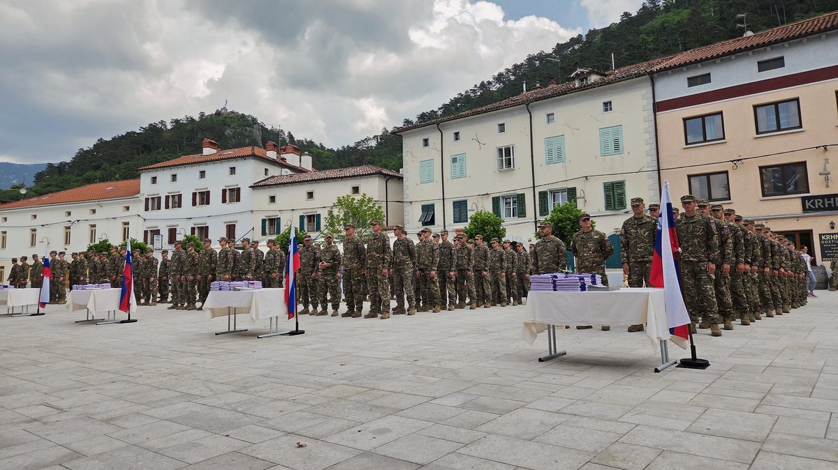 V Vipavi prisegla marčevska generacija TVSU - Slovenska vojska