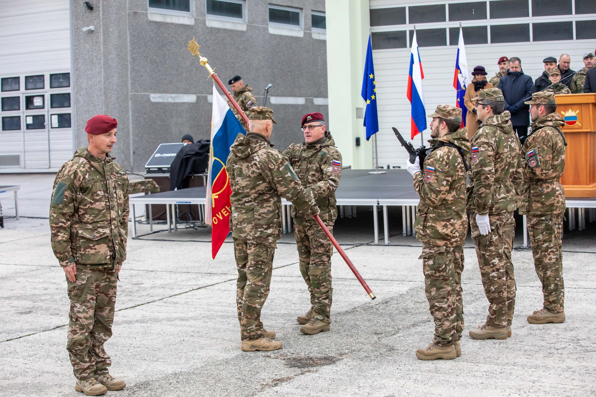 Novi poveljnik sil Slovenske vojske je brigadir Boštjan Močnik ...