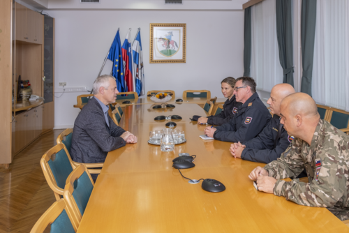 Poveljnik sil Slovenske vojske pri županu v Pivki - Slovenska vojska